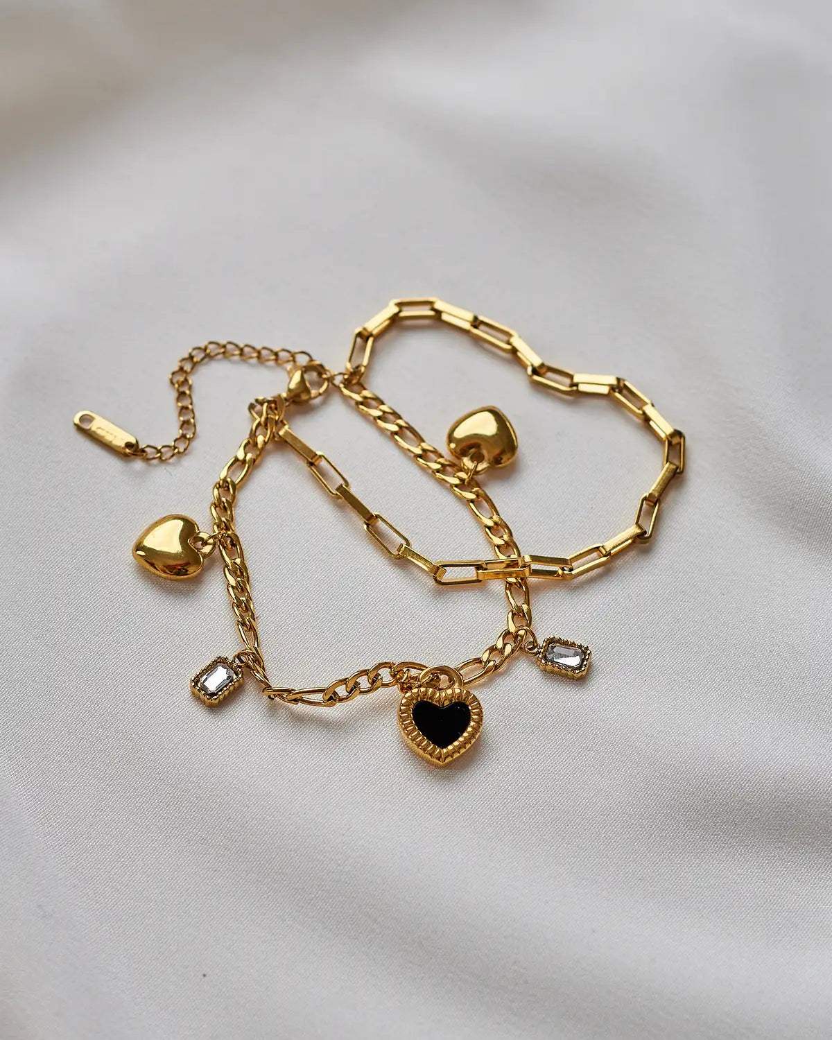 Black/White Heart Bracelet – Glamour